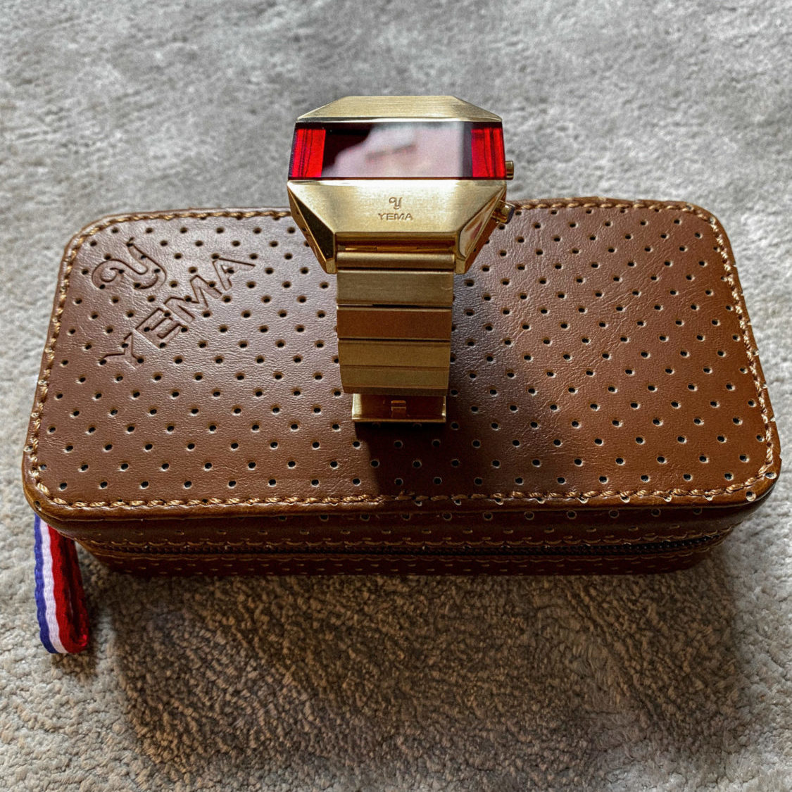 Test & Avis : la montre YEMA led gold ! - Edgard L'élégant