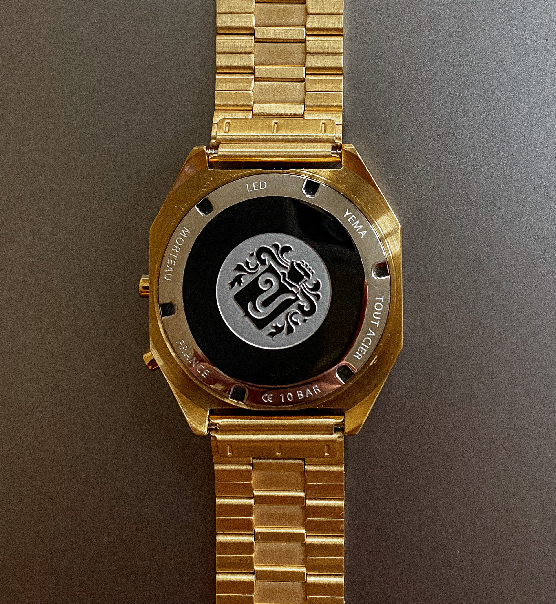 Test & Avis : la montre YEMA led gold ! | Edgard
