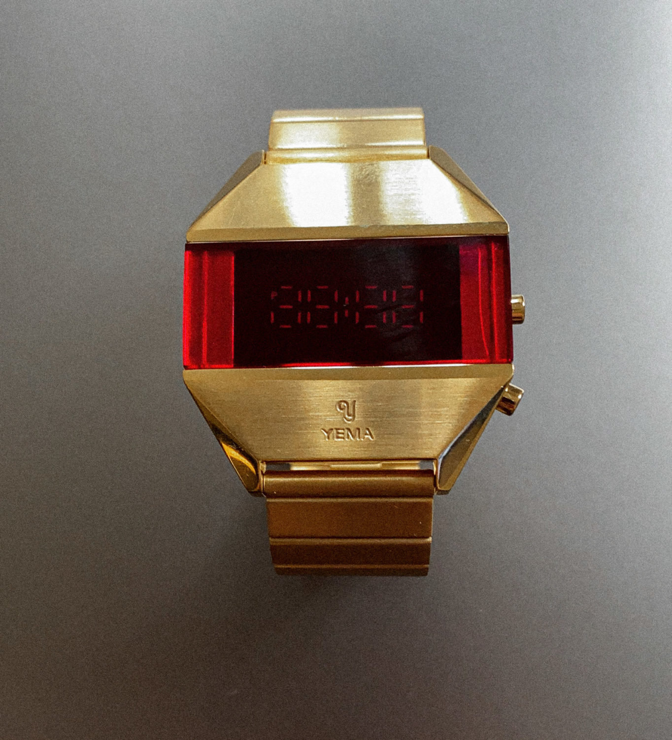 Test & Avis : la montre YEMA led gold