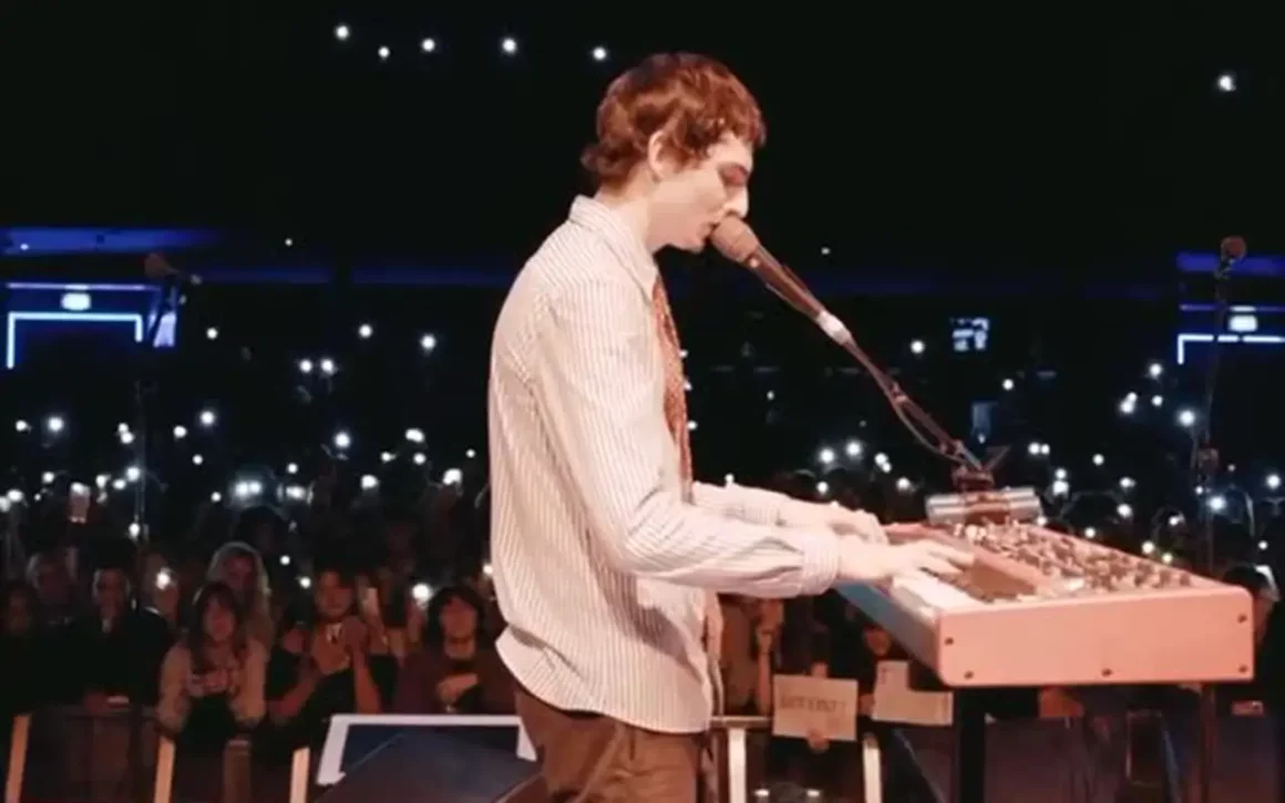 Le style de Finn Wolfhard : L'icône indie-rock qui bouscule Hollywood ...